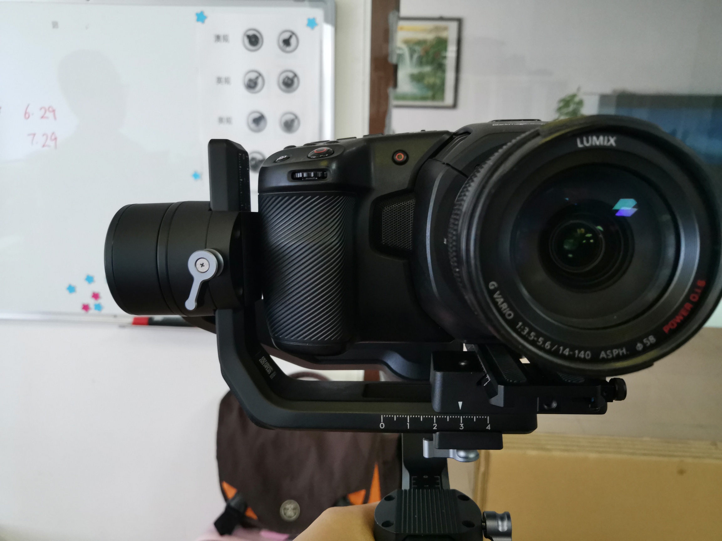 RONIN-SCは、Blackmagic Pocket Cinema Camera 4Kをアダプターなしで付けられます。 | Vook(ヴック)